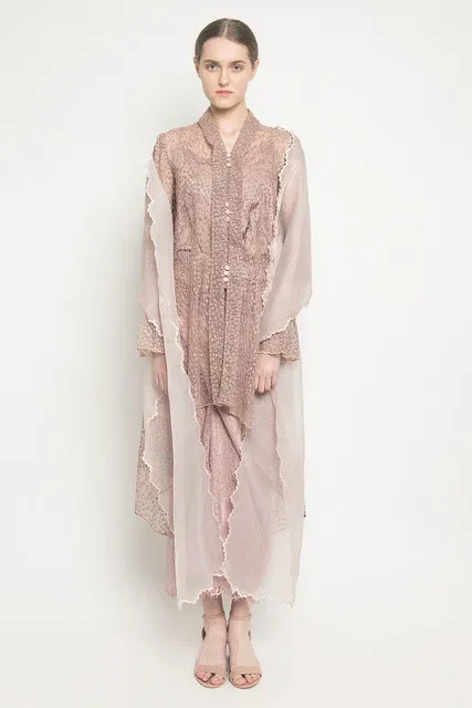 Sewa Kebaya Untuk Wisuda atau Graduation | Rent A Dress - Sewa Dress & Sewa Kebaya Online