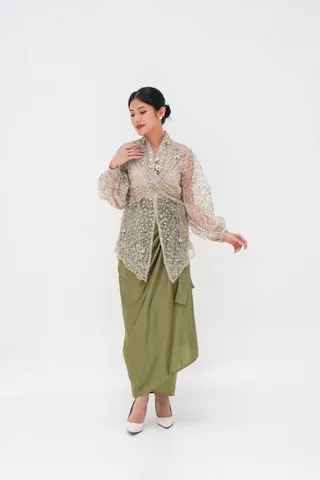 Sewa Kebaya Untuk Wisuda atau Graduation | Rent A Dress - Sewa Dress & Sewa Kebaya Online