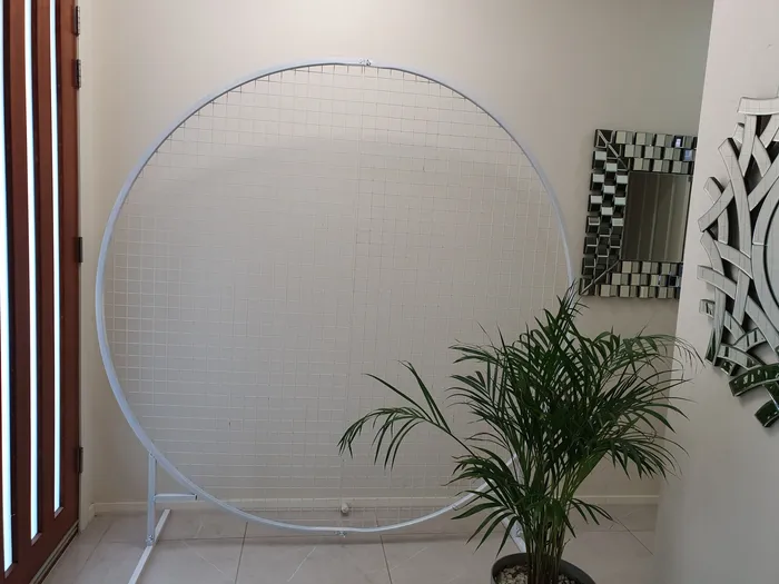 Round mesh backdrop 2m - white | Kalam Party Hire